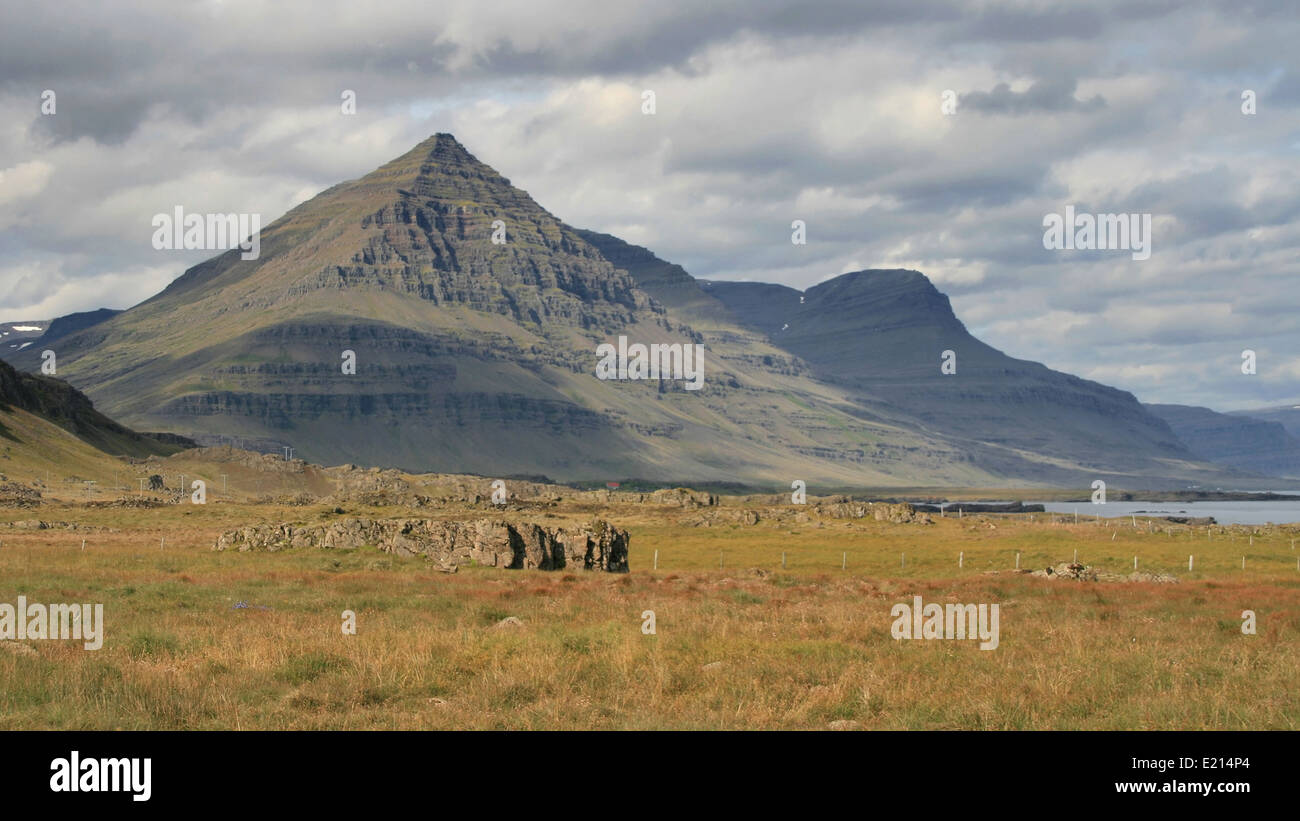 Pyramid shaped mountain hi-res stock photography and images - Alamy