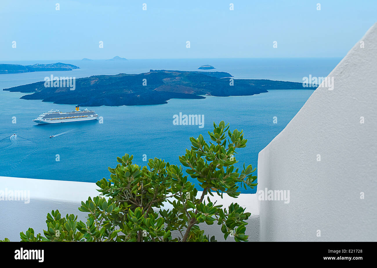 Santorini view from the sea hi-res stock photography and images - Alamy