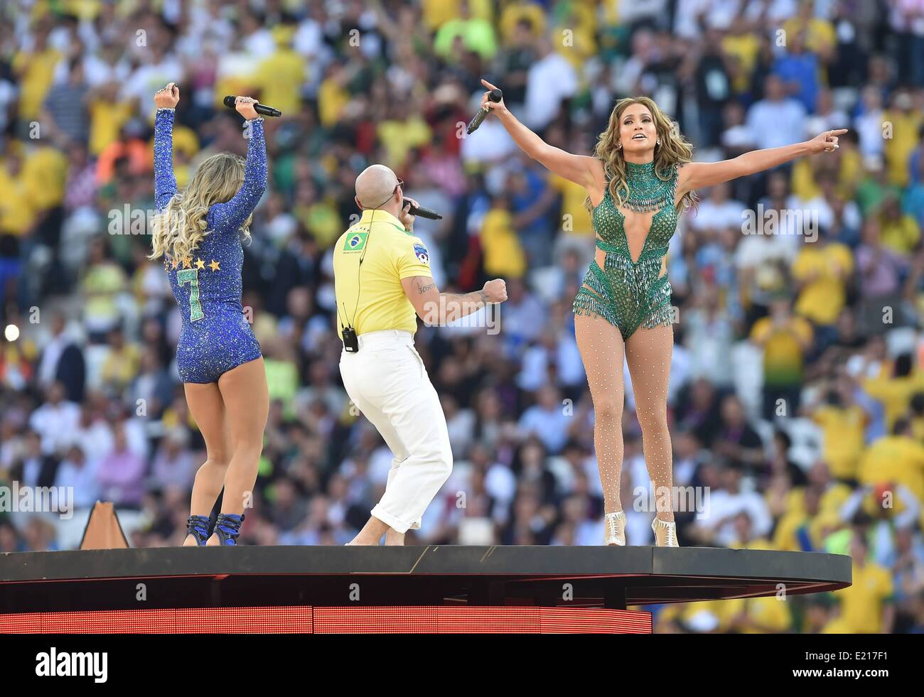 Pitbull and jennifer lopez hi-res stock photography and images - Alamy