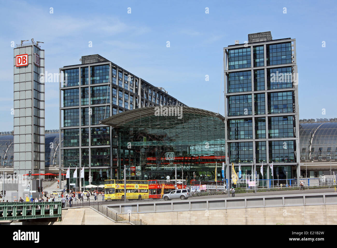 Berlin Hbf, Hauptbahnhof, Main railway station Stock Photo - Alamy