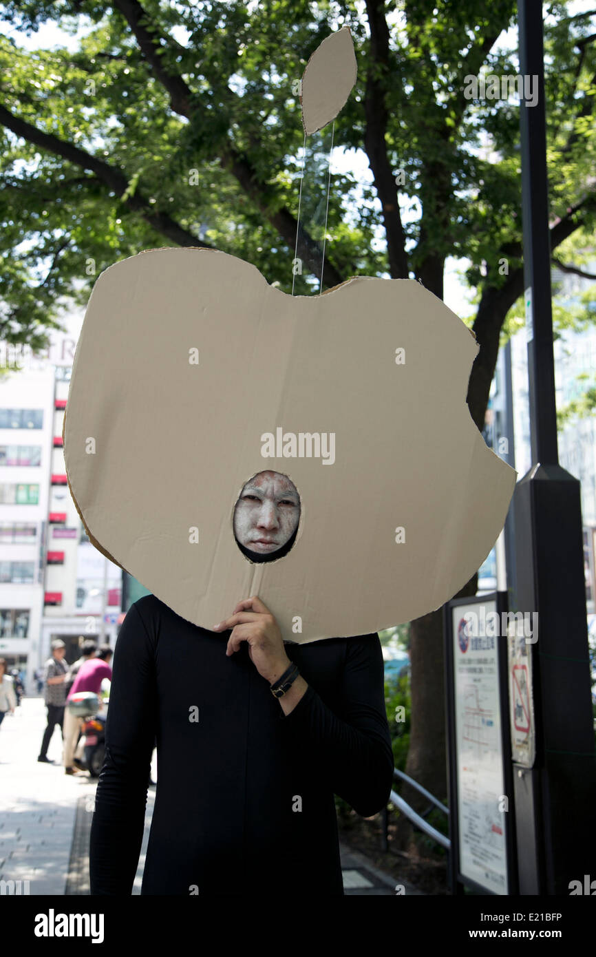 Tokyo, Japan. 13th June, 2014. The new Apple retail store in Omotesando ...