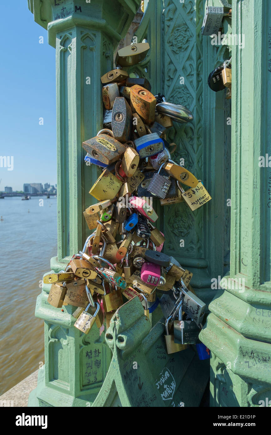 London love locks hi-res stock photography and images - Alamy
