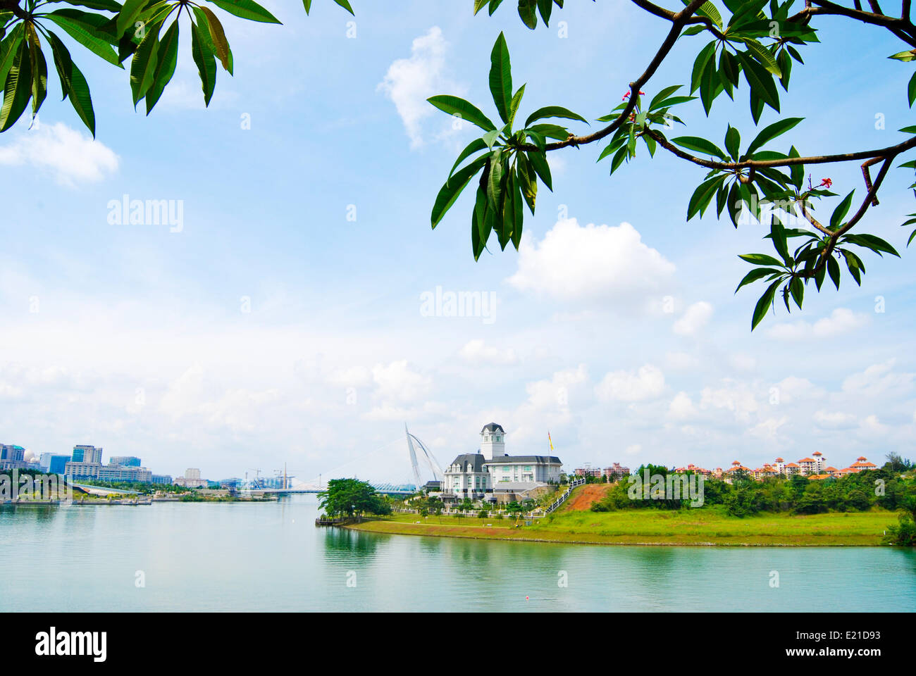 Imperial palace of sultan near Putra Lake Stock Photo - Alamy