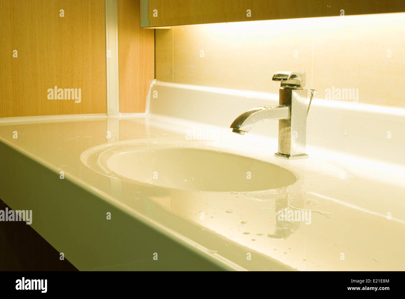 Chrome tap hi-res stock photography and images - Alamy