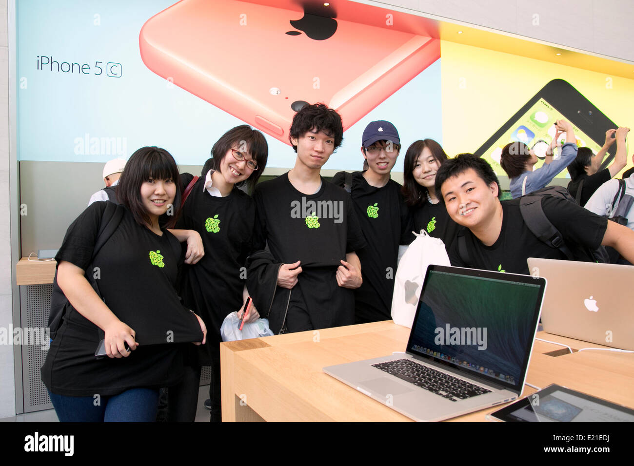 Tokyo, Japan. 13th June, 2014. The new Apple retail store in Omotesando ...