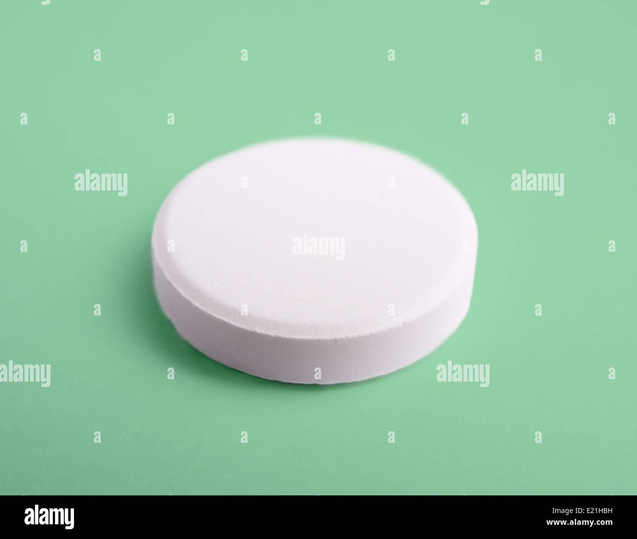 Tablet capsule to white hi-res stock photography and images - Alamy