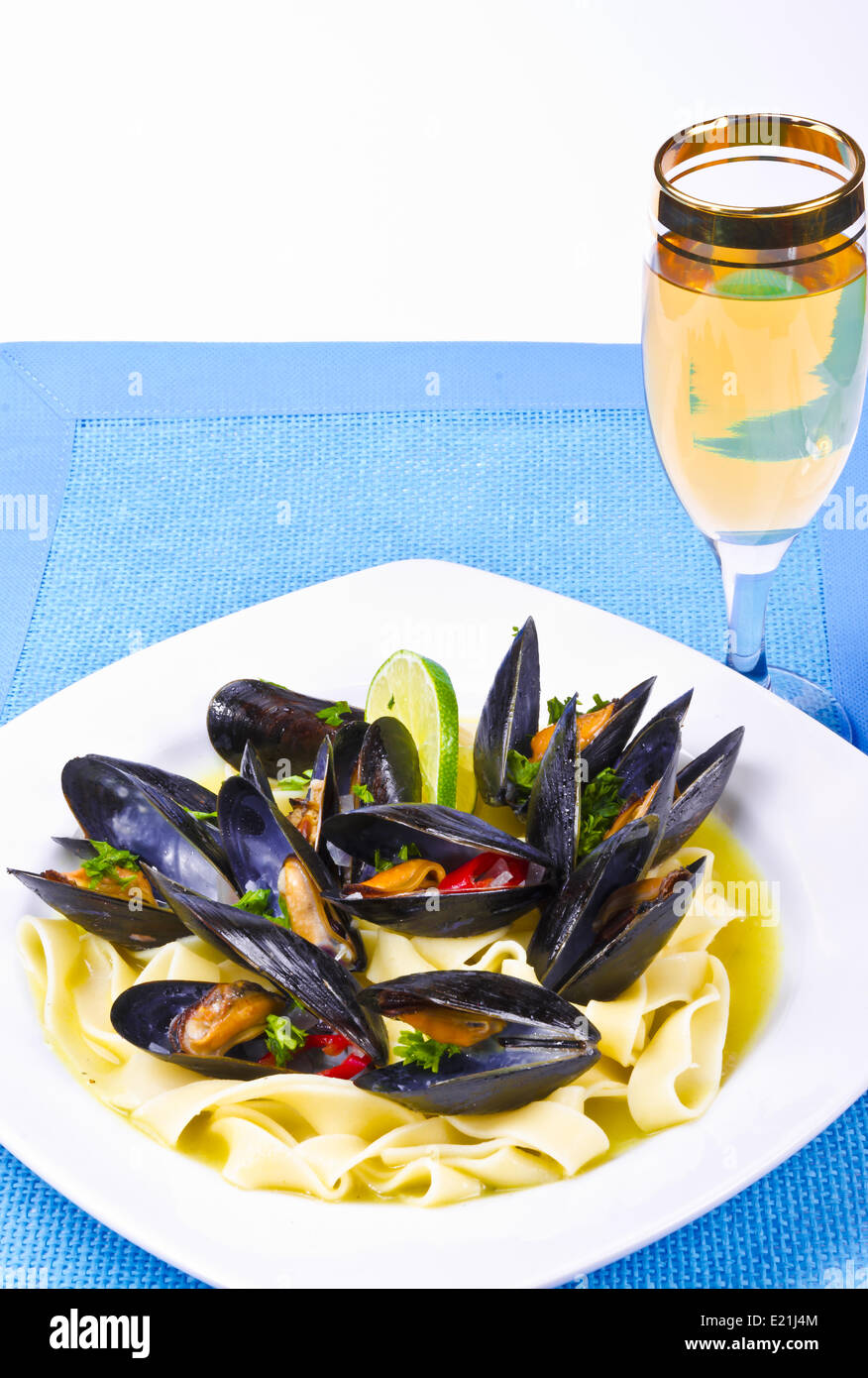 Color mussels hi-res stock photography and images - Alamy