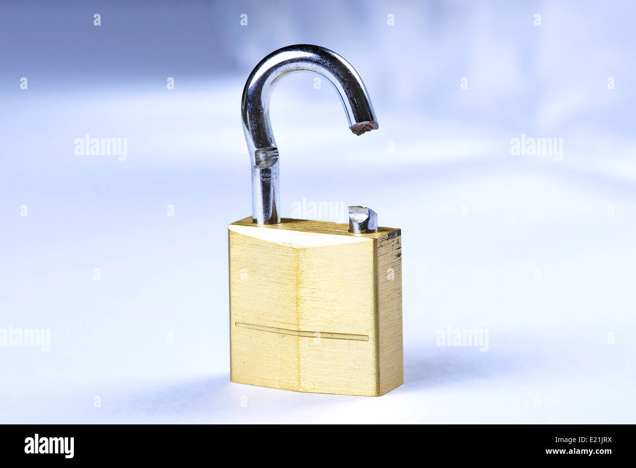 Broken lock hi-res stock photography and images - Alamy