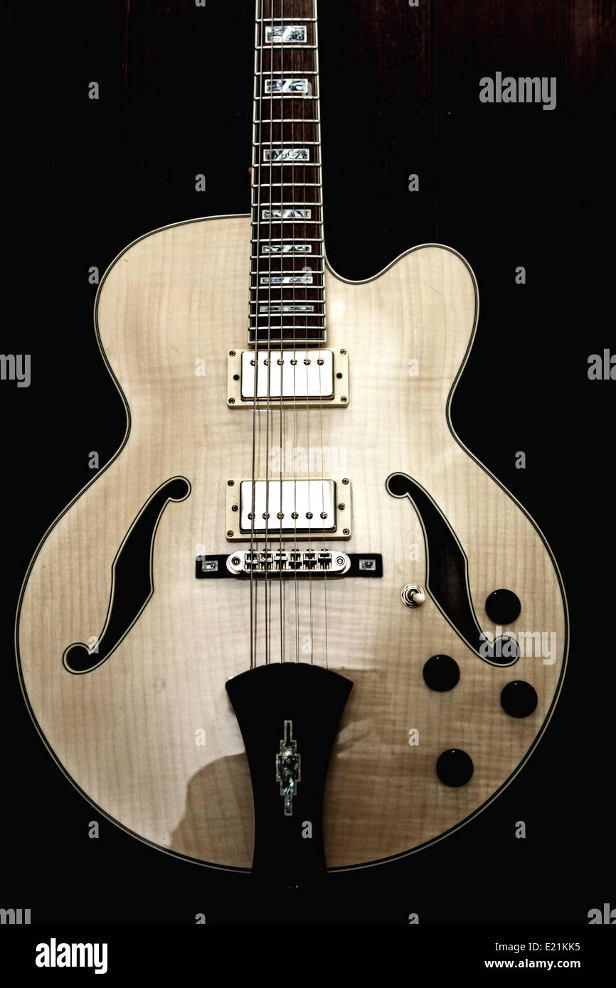 Ivory-colored electric guitar Stock Photo - Alamy