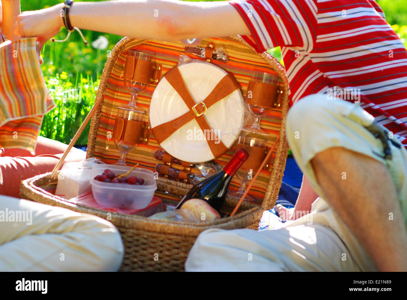 Gettin ready for picnic Stock Photo - Alamy