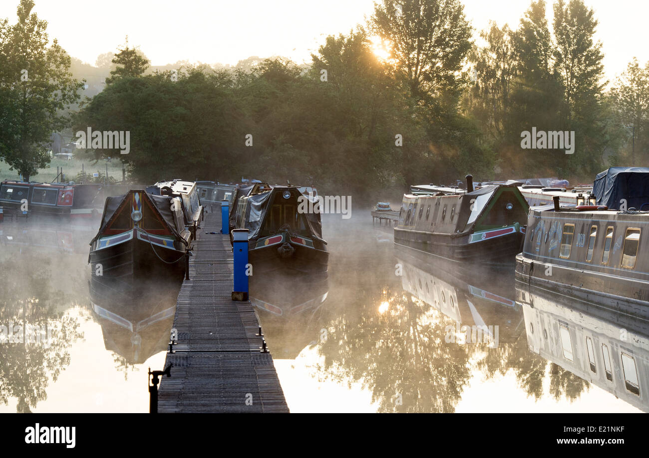 Narrowboats at Braunston Marina on the Grand Union canal at sunrise ...