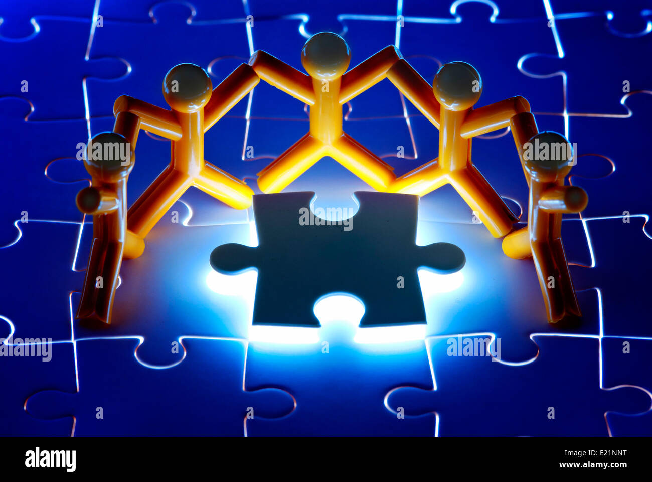 Solving puzzle hi-res stock photography and images - Alamy