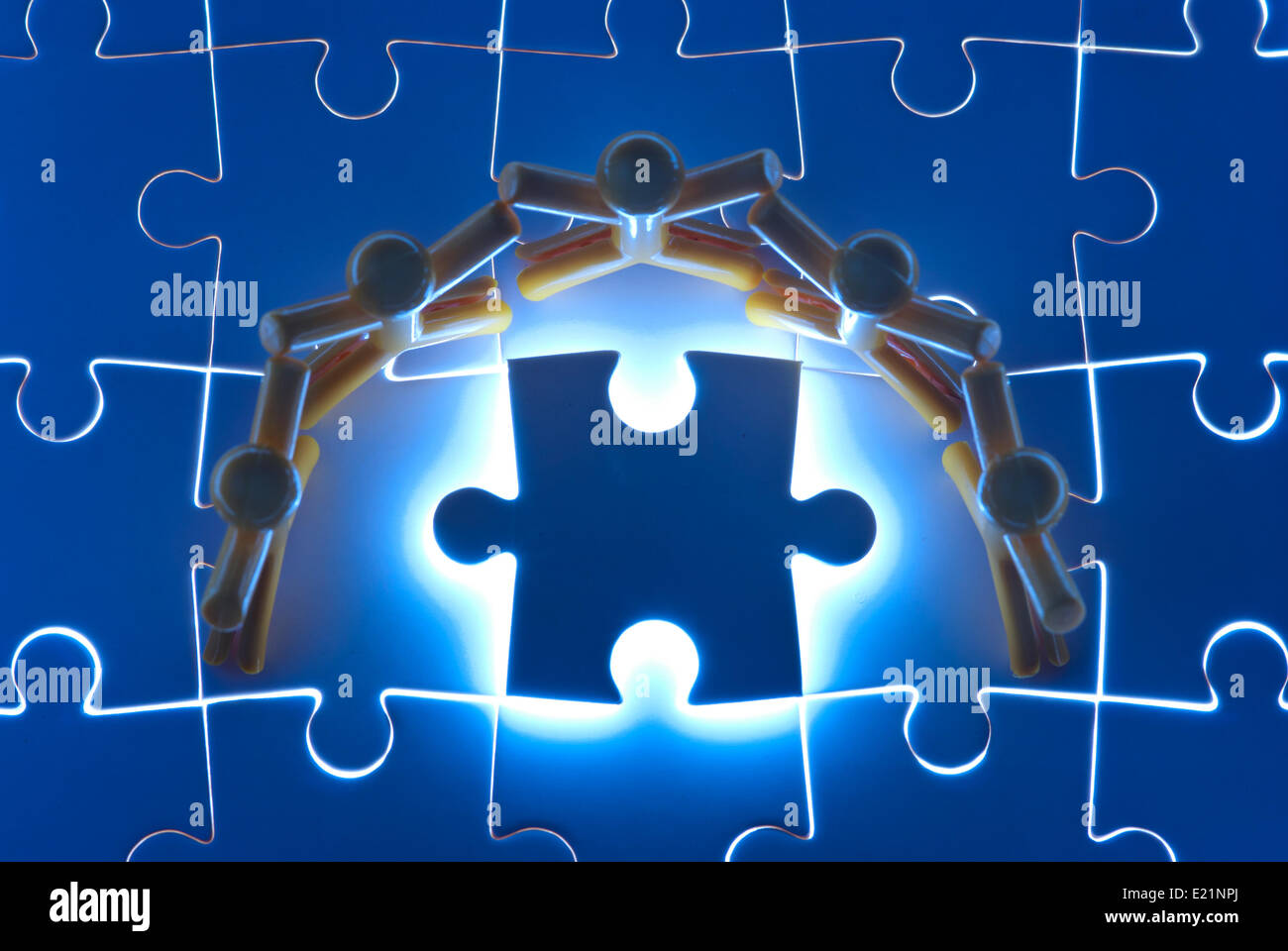 Team work on solving puzzle problem Stock Photo - Alamy