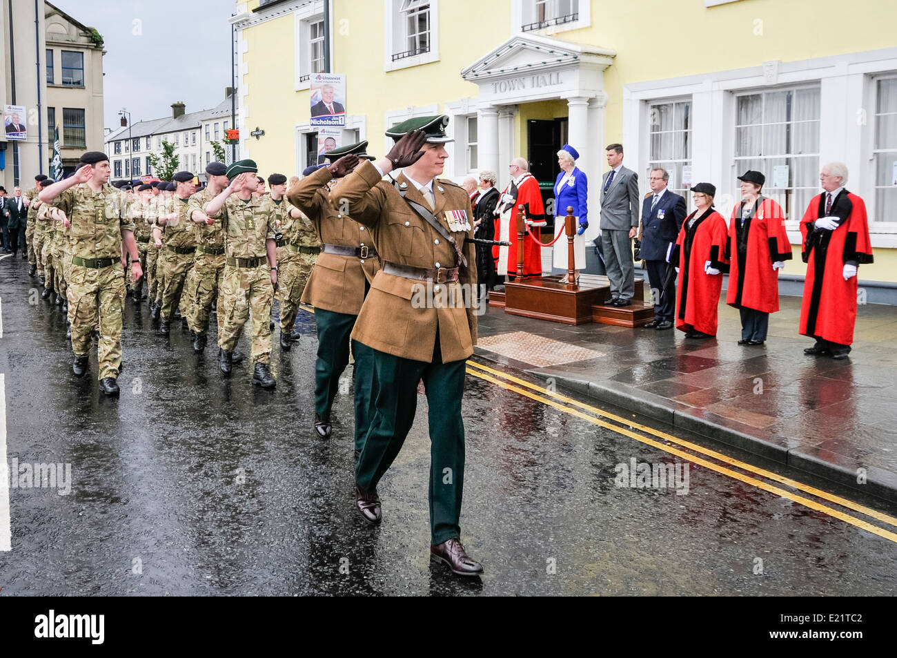 Soldiers from the North Irish Horse regiment salute councilors from ...