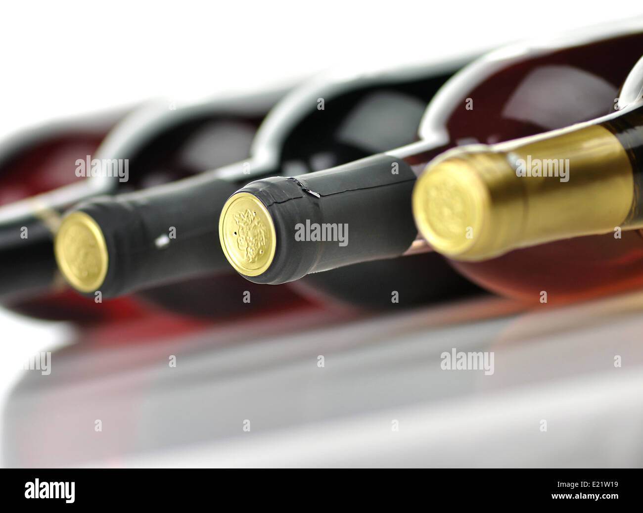 Lots of wine bottles hi-res stock photography and images - Alamy
