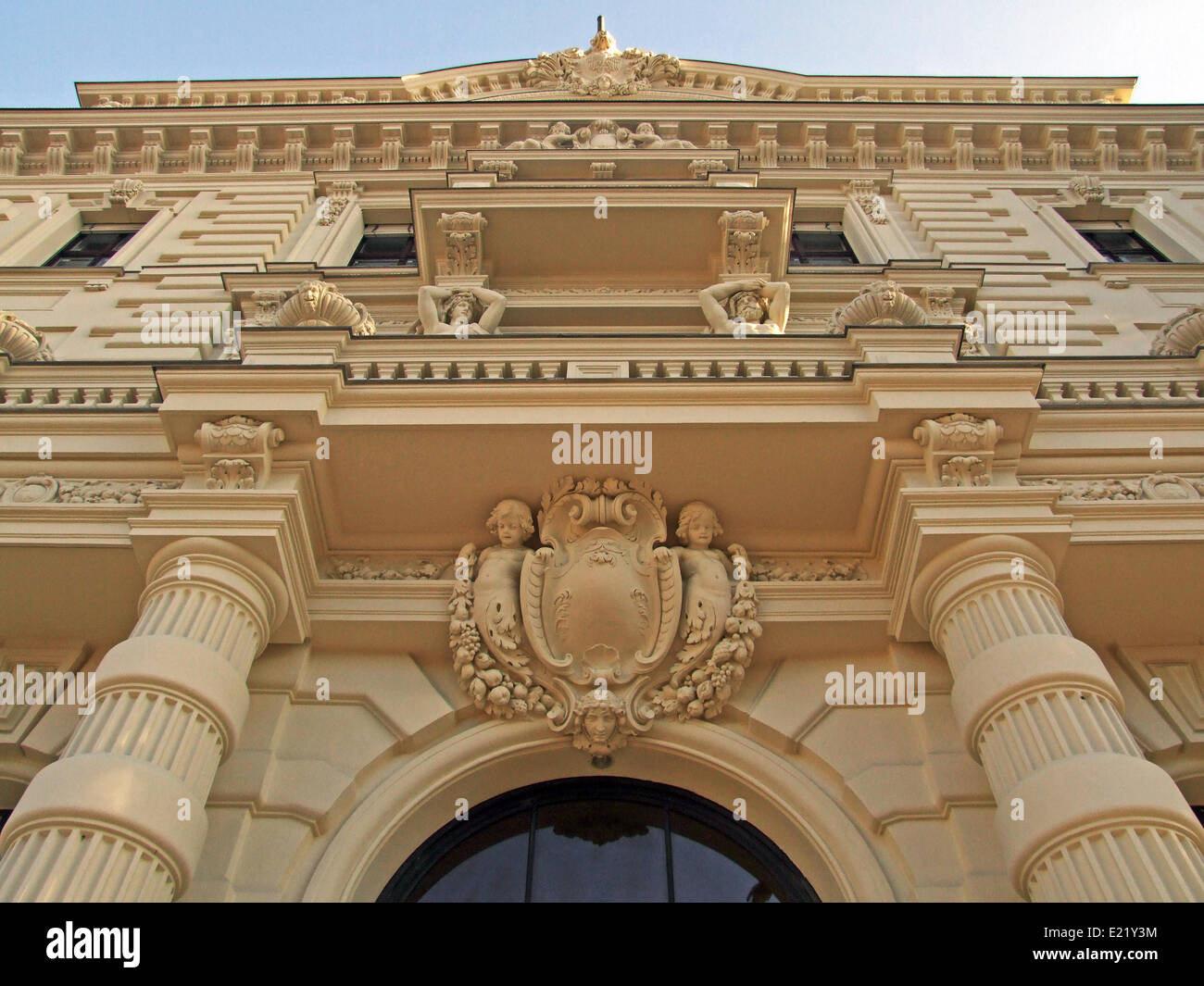 Stucco buildings hi-res stock photography and images - Alamy