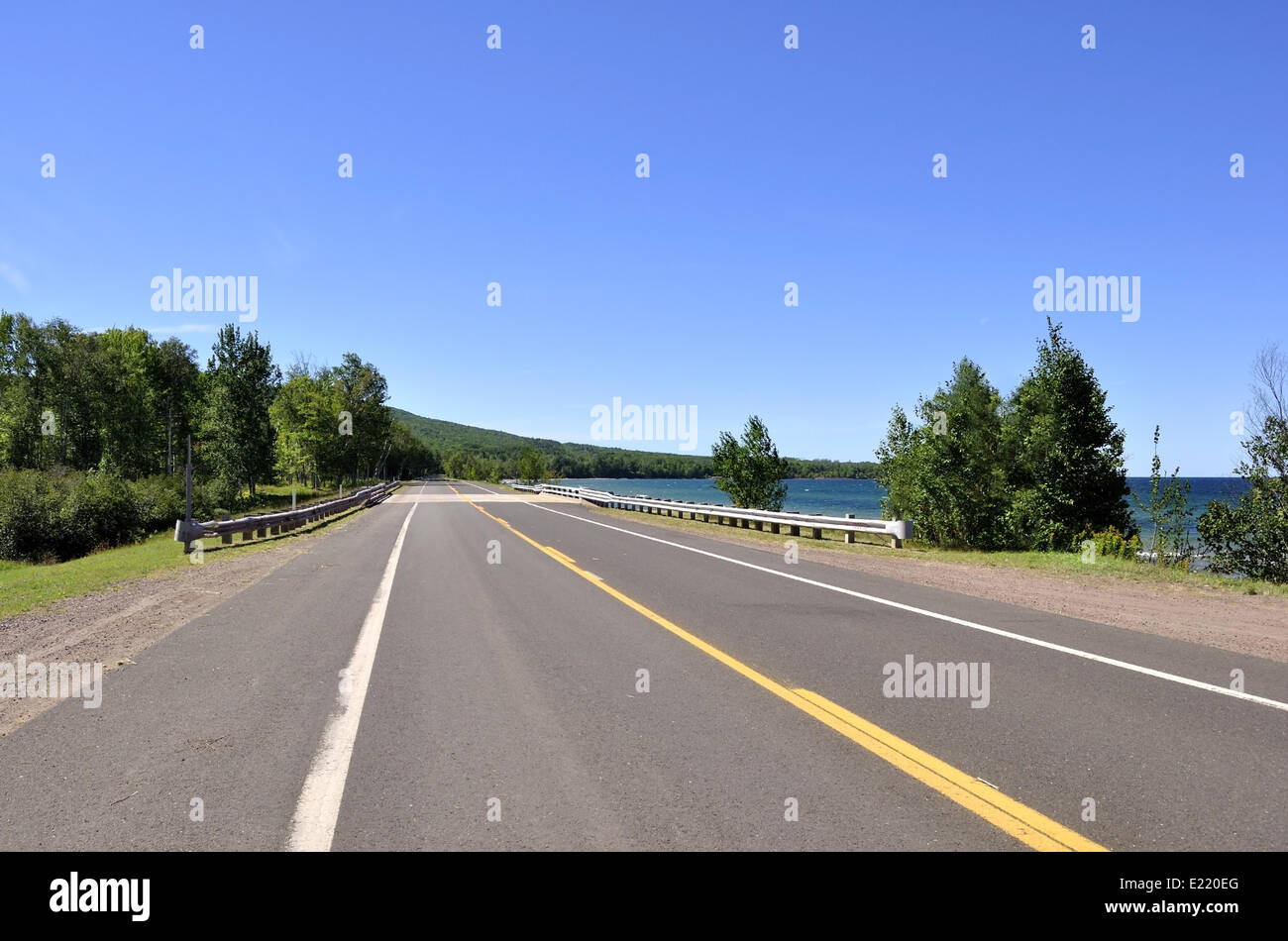 Empty road lake tree hi-res stock photography and images - Alamy