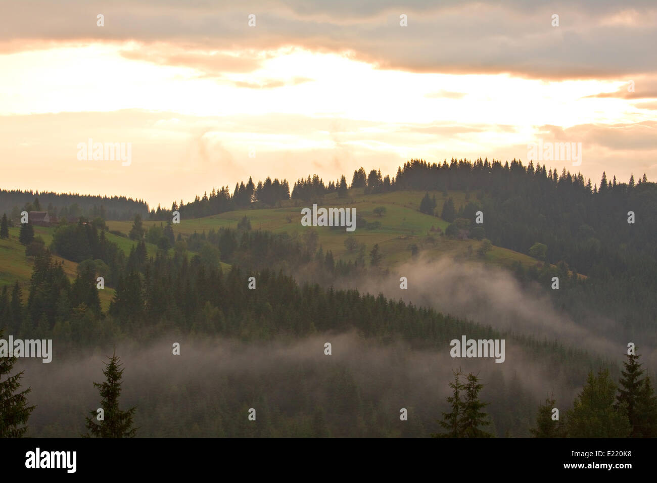 Misty mounts hi-res stock photography and images - Alamy