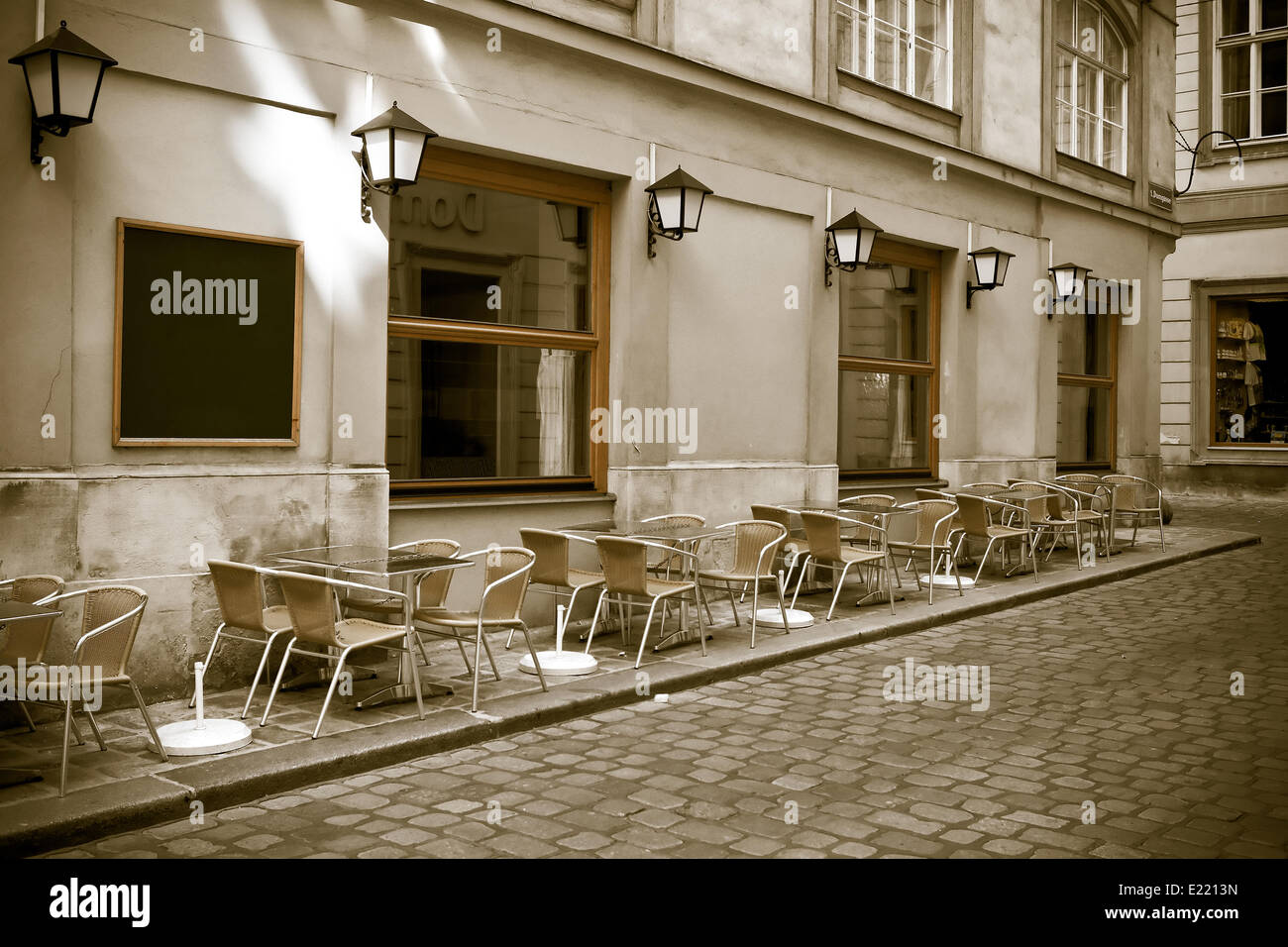 Vintage facades hi-res stock photography and images - Alamy