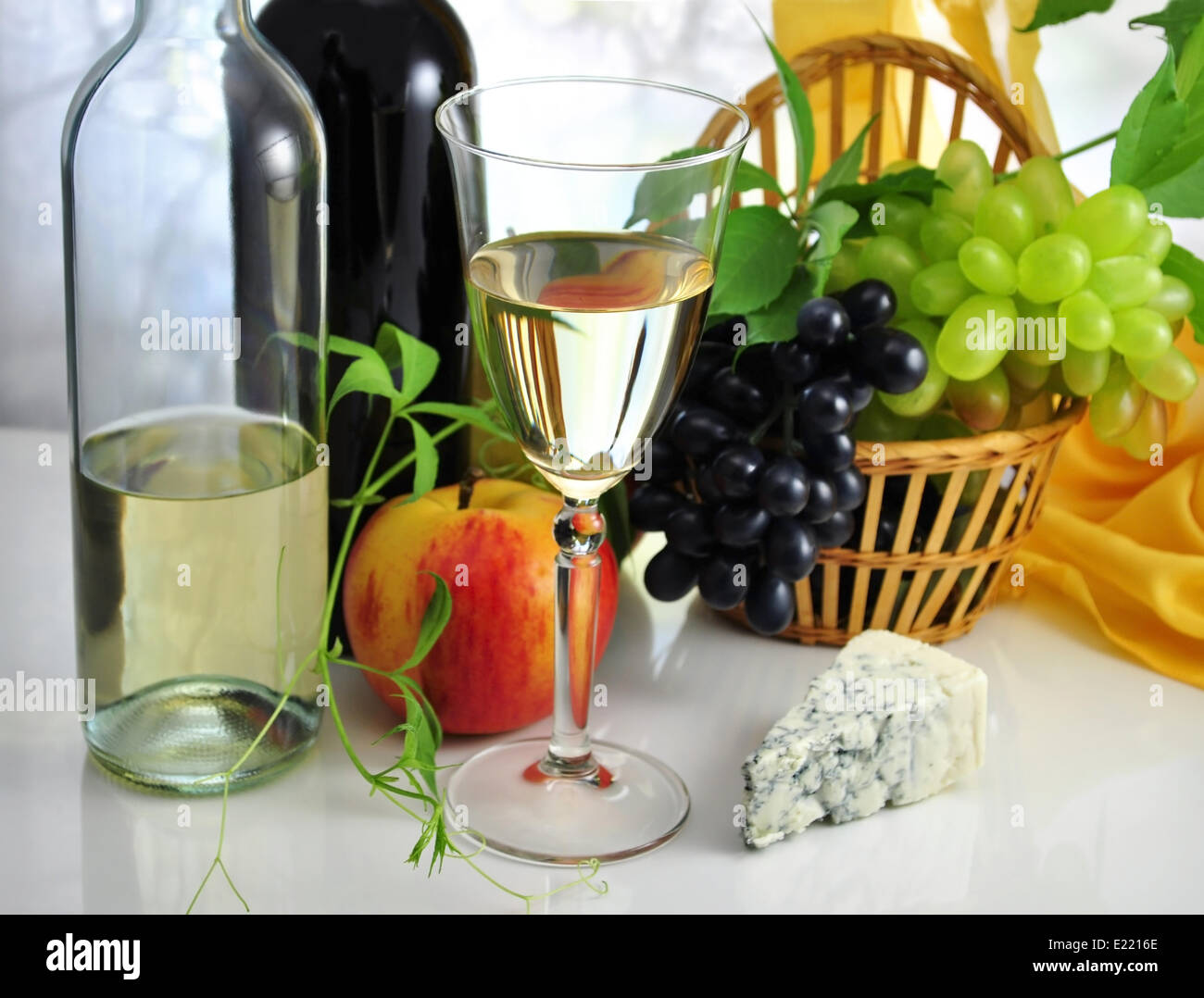 Red white wine composition hi-res stock photography and images - Alamy
