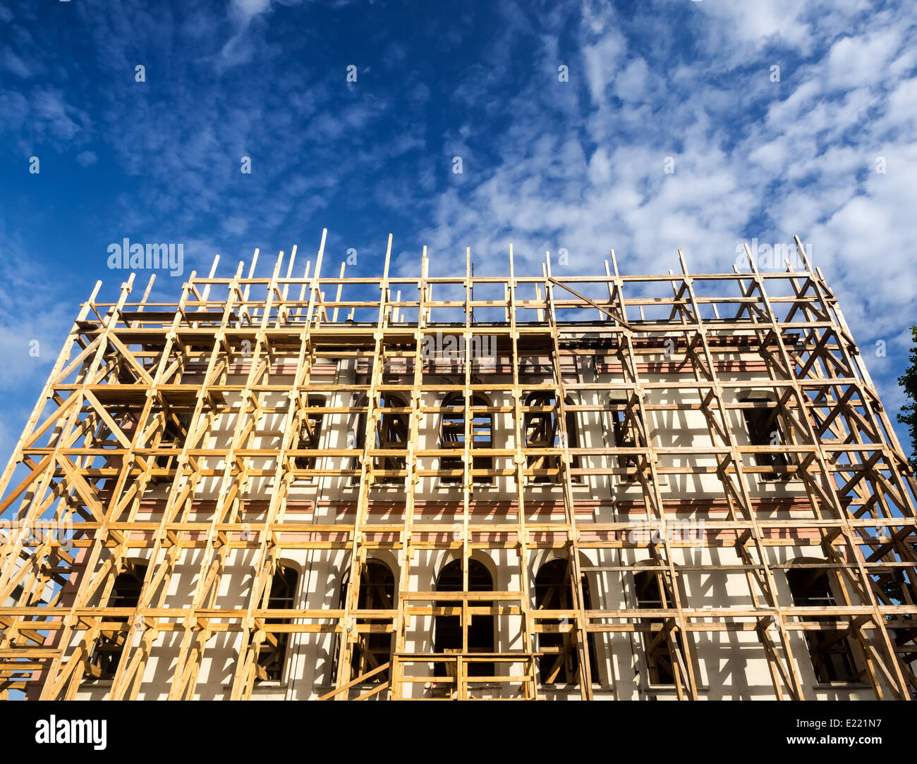 Timber scaffolding hi-res stock photography and images - Alamy