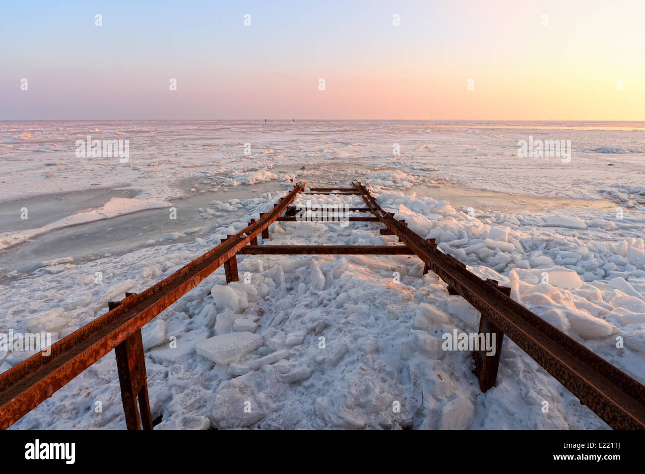 Broken horizon hi-res stock photography and images - Alamy