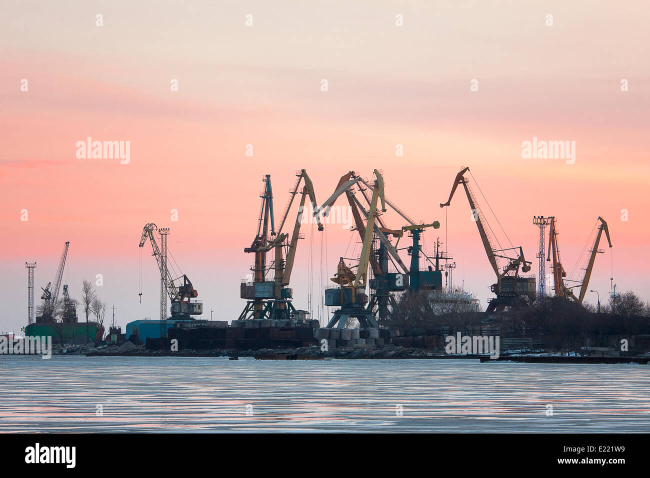 Seaport warehouse hi-res stock photography and images - Alamy
