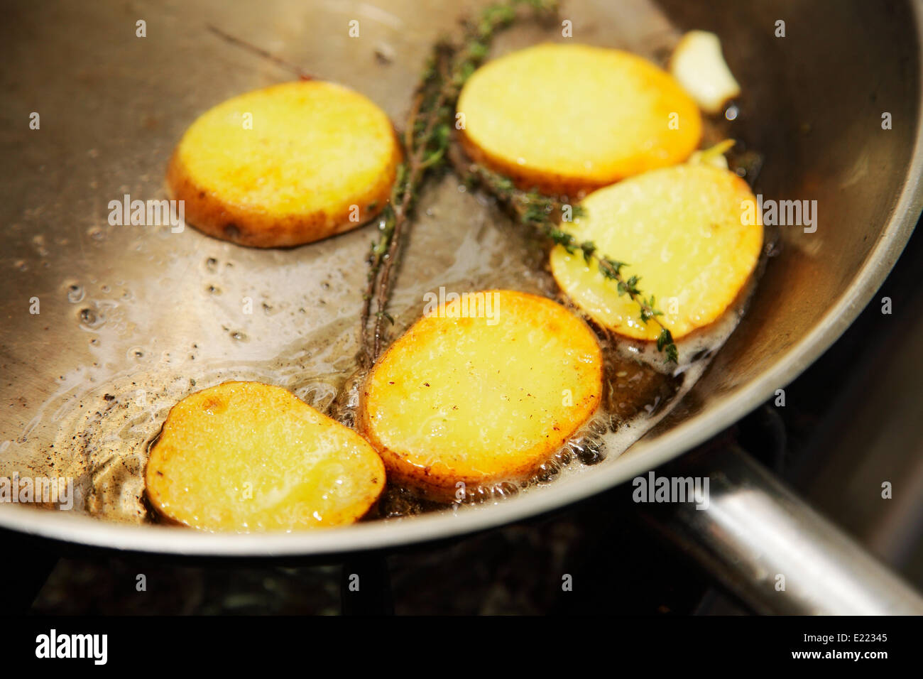 Pan roast potatoes hi-res stock photography and images - Alamy