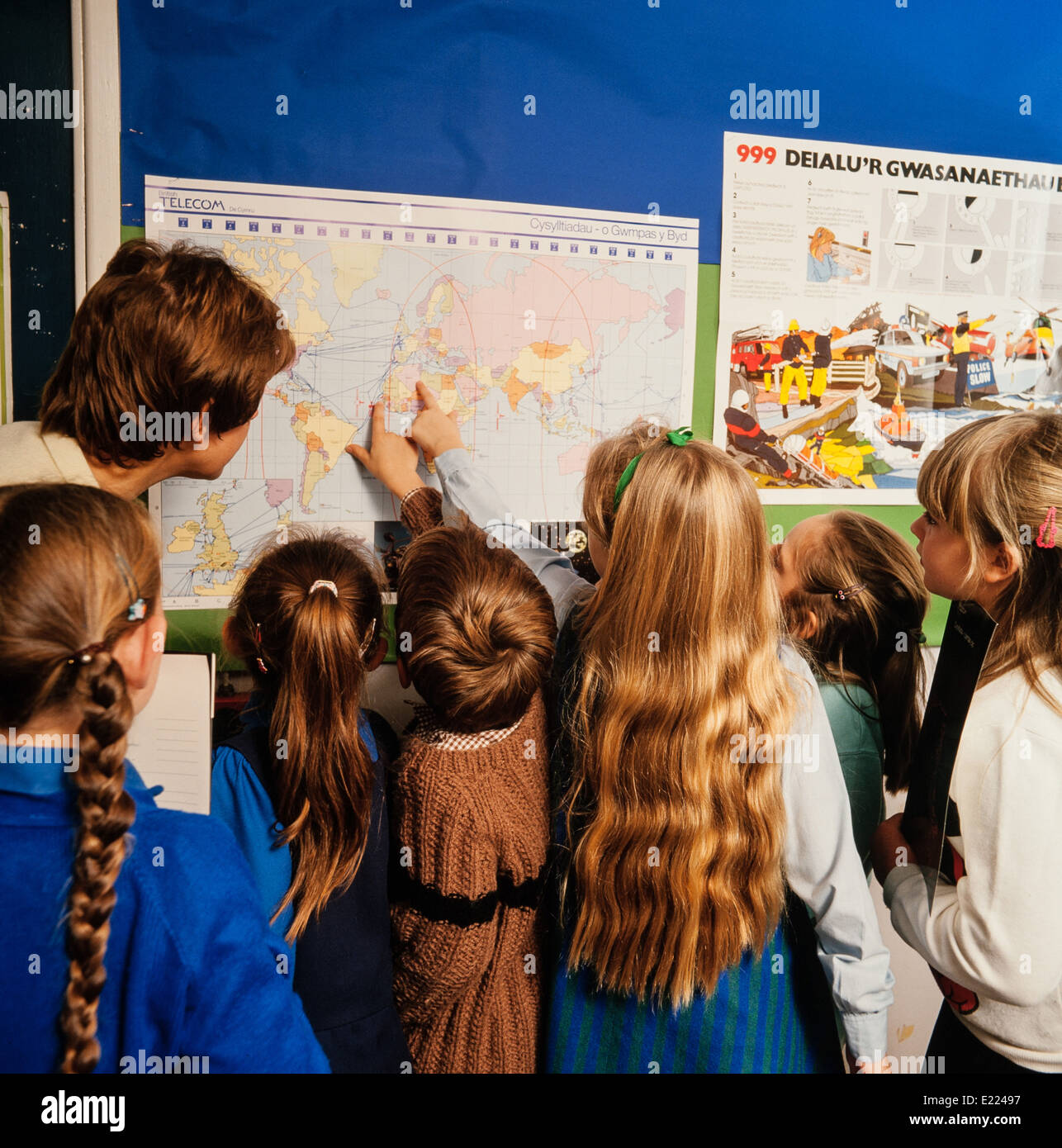 Class look at the world map hi-res stock photography and images - Alamy
