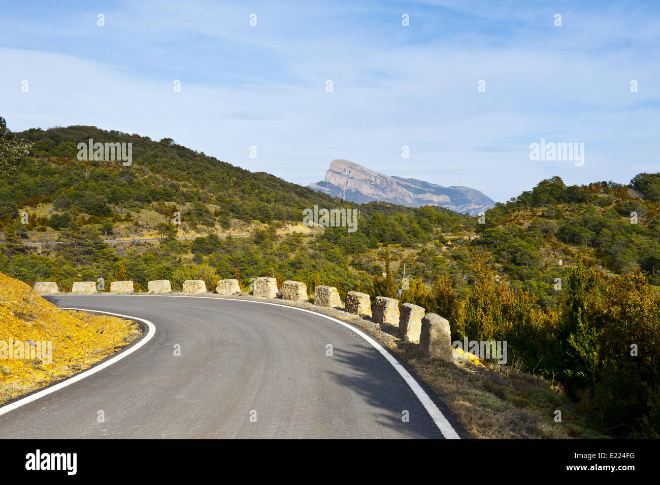 Spring mountain road hi-res stock photography and images - Alamy