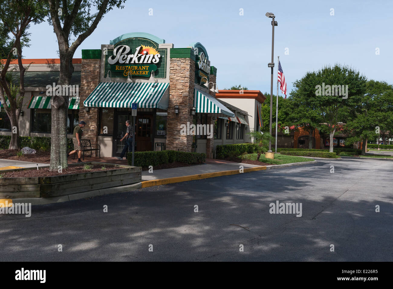 American casual dining restaurant chain hi-res stock photography and ...