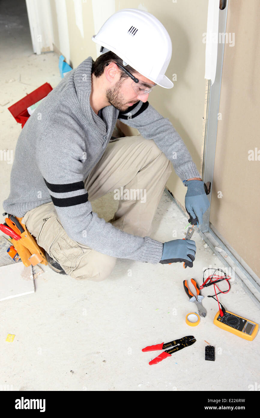 Steel wiring hi-res stock photography and images - Alamy