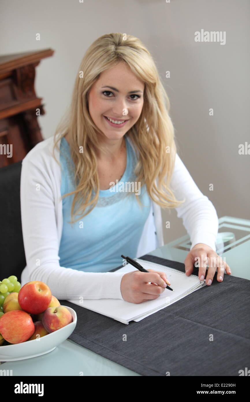 Food writing woman hi-res stock photography and images - Alamy