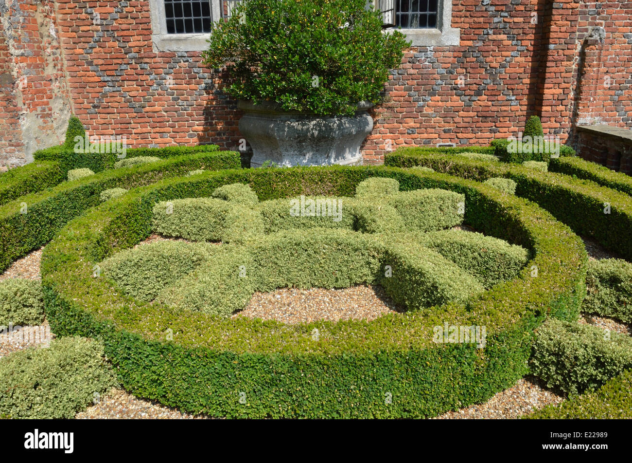 Hedge maze above hi-res stock photography and images - Alamy