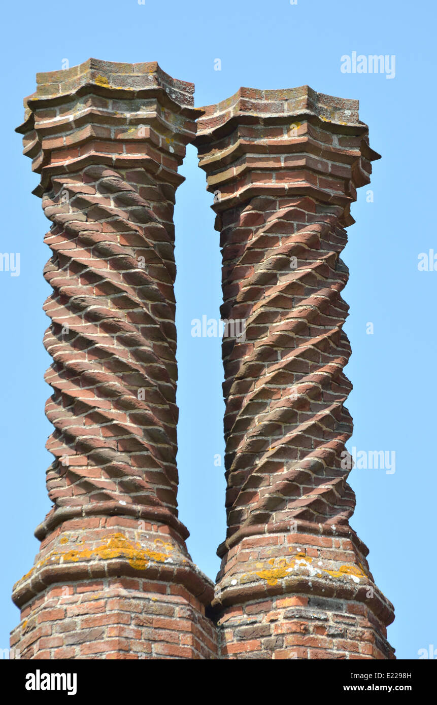 Elizabethan chimneys hi-res stock photography and images - Alamy