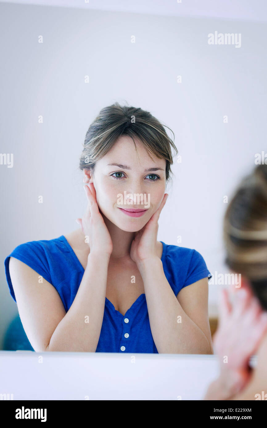 Old woman face mirror hi-res stock photography and images - Alamy
