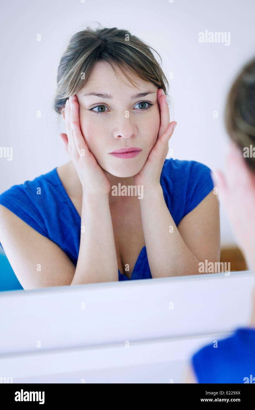 Woman face skin mirror hi-res stock photography and images - Alamy