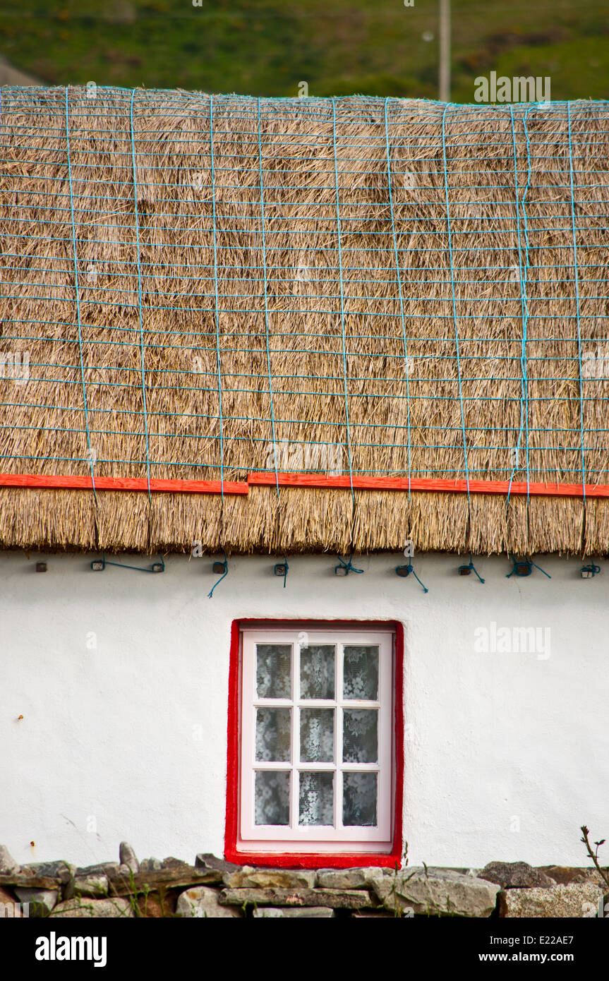 Traditional Irish Thatched Cottages Stock Photo - Alamy