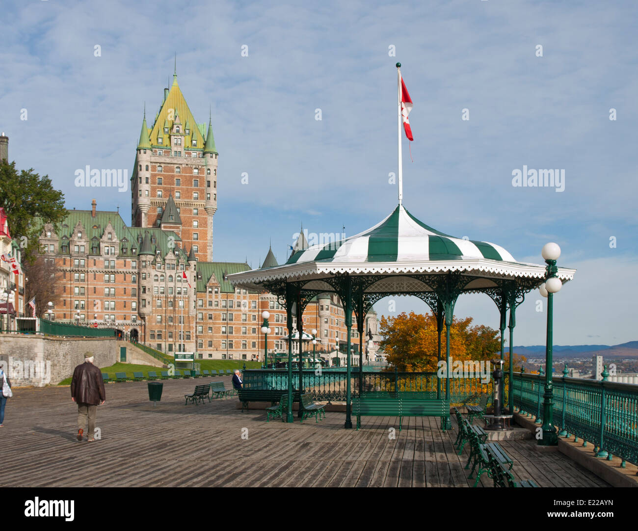 The promontory esplanade in old Quebec city with hotel Château ...