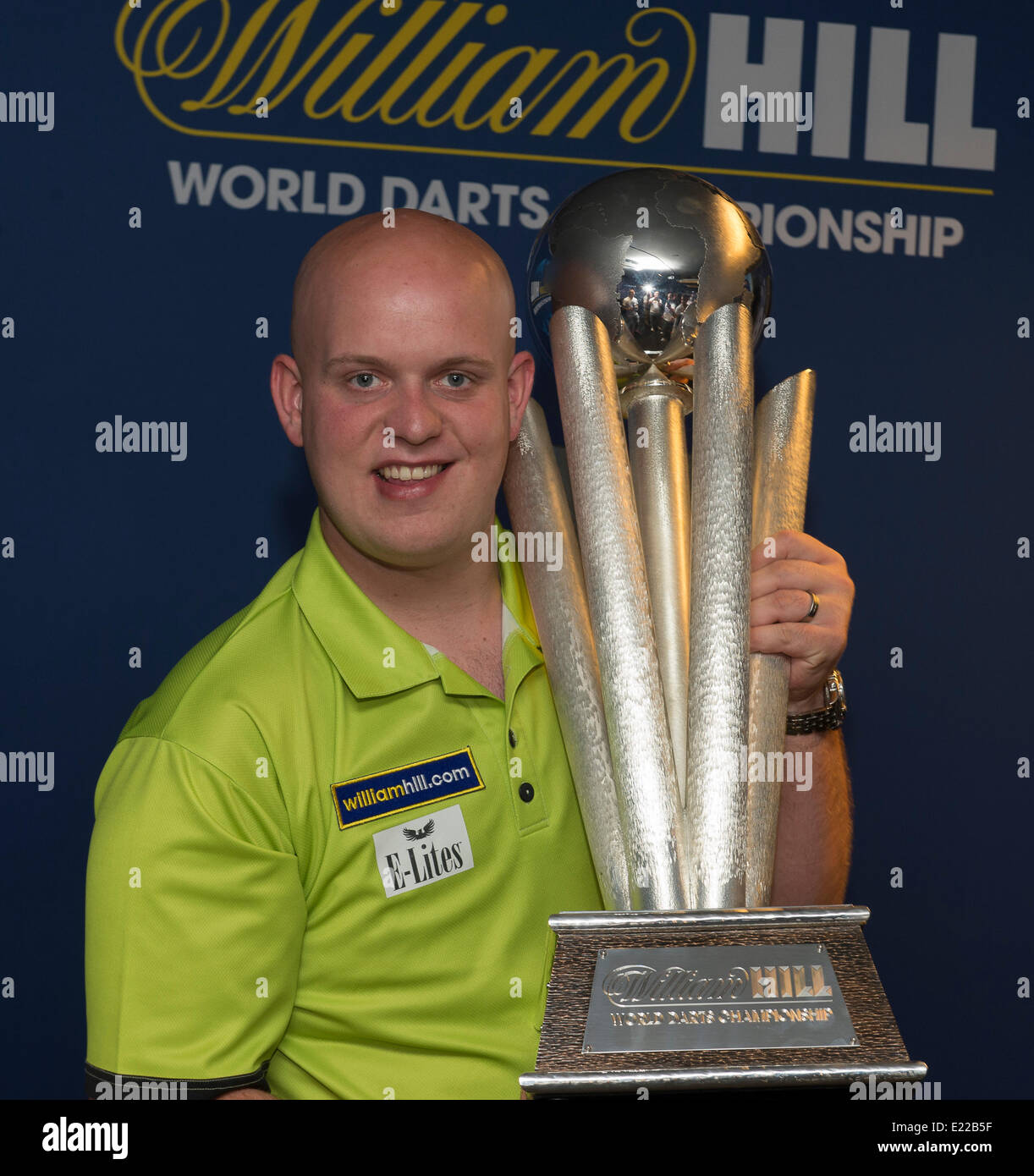 Darts world championship trophy hi-res stock photography and images - Alamy