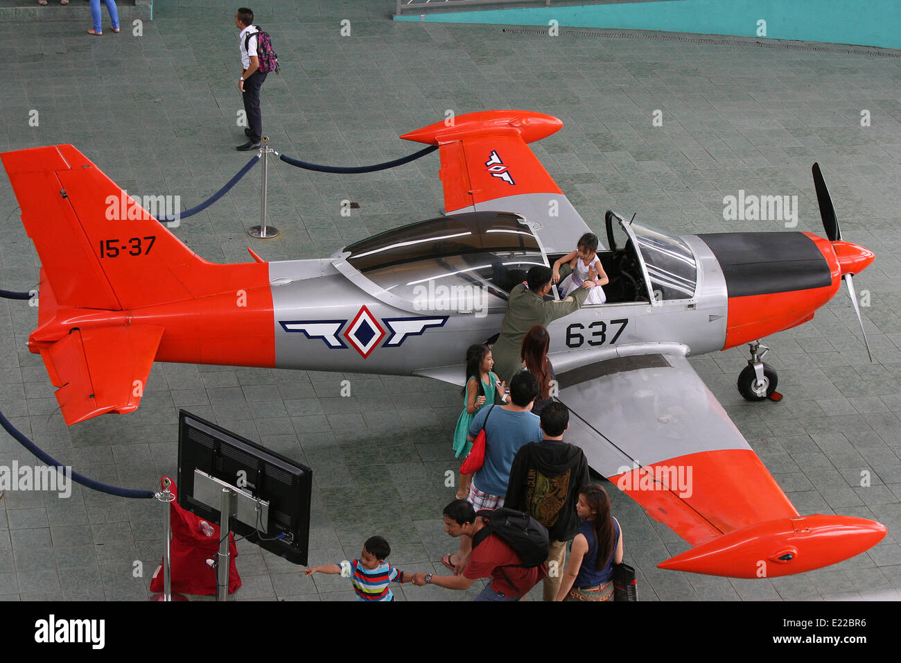 Pasay City, Philippines. 13th June, 2014. Visitors line up to play ...