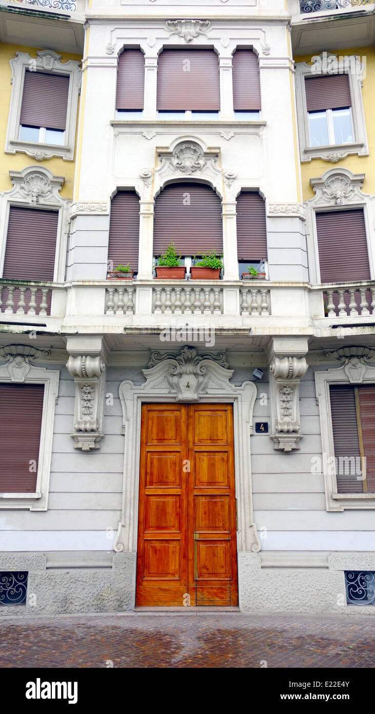 Posh building hi-res stock photography and images - Alamy