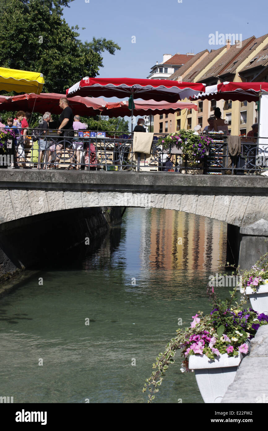 Annecy and market hi-res stock photography and images - Alamy