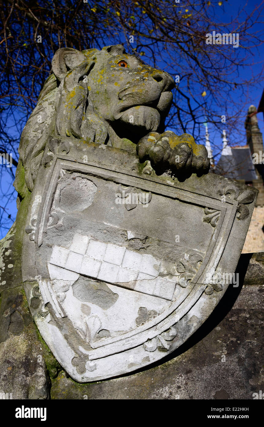 lion shield stone statue cardiff castle wall Stock Photo - Alamy