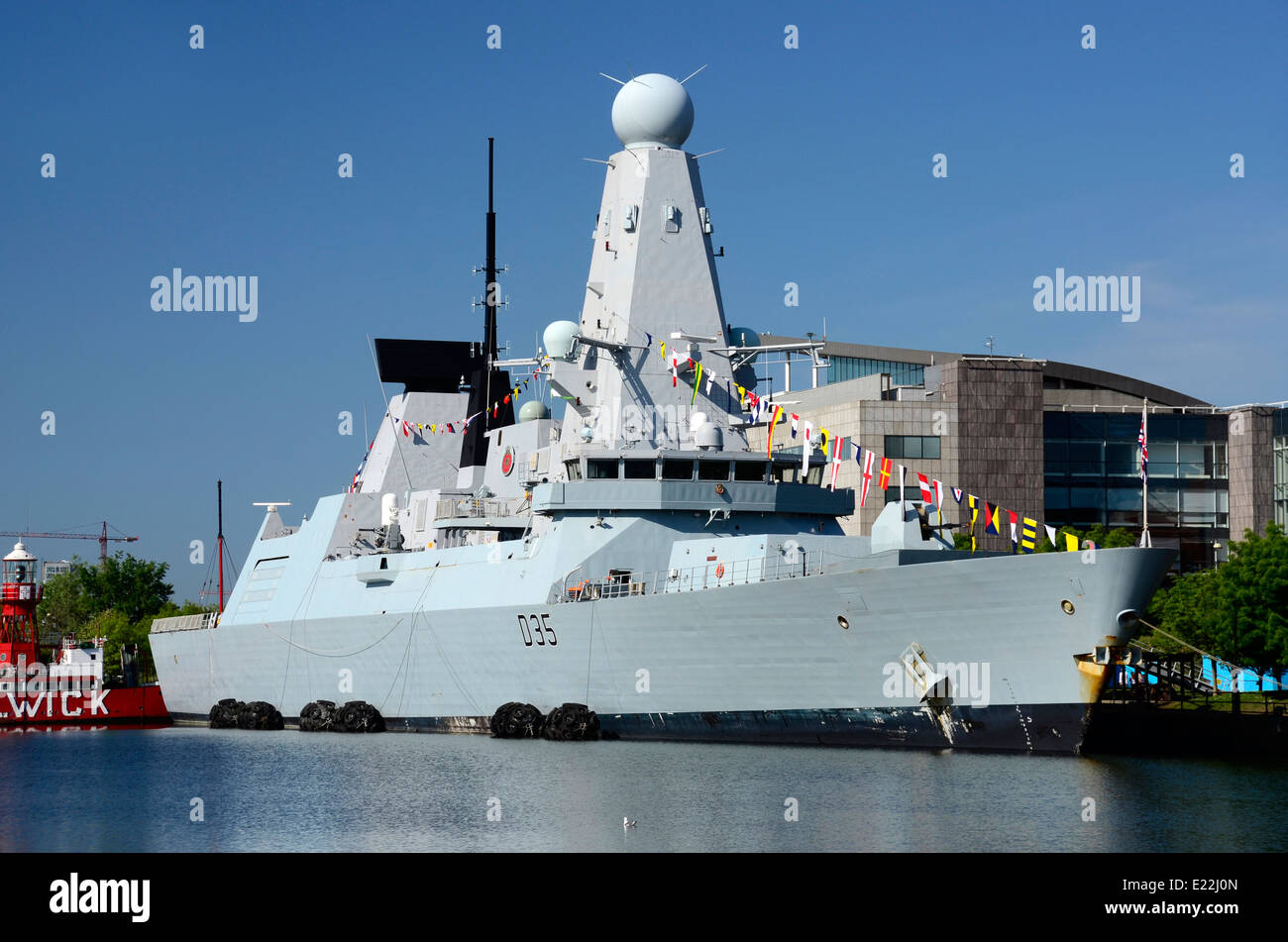 type 45 destroyer HMS Dragon in Cardiff Bay Stock Photo - Alamy