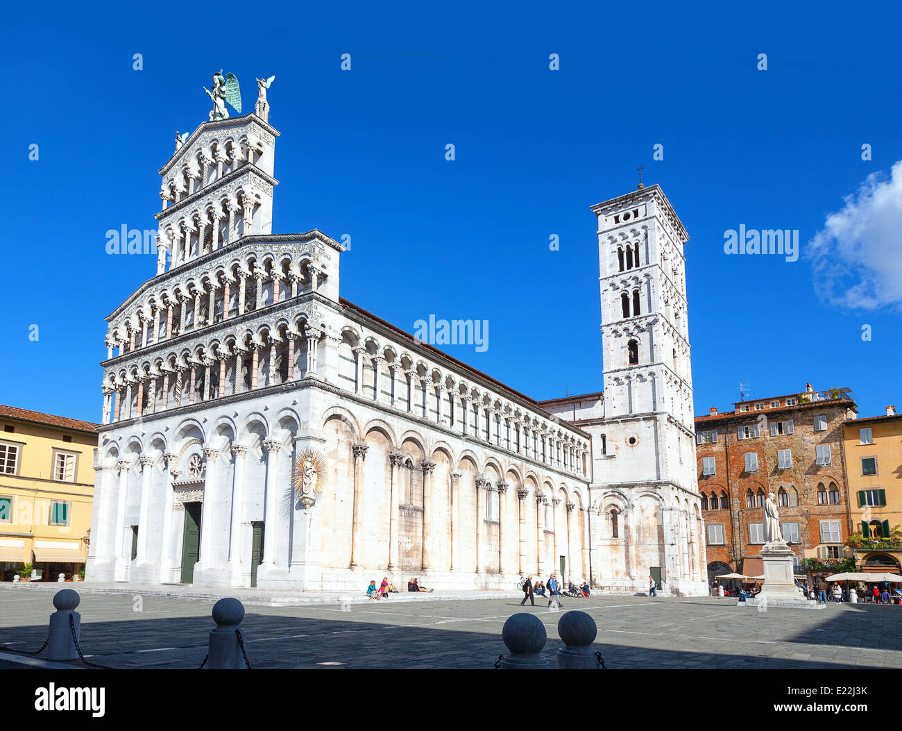 Old cathedral lucca hi-res stock photography and images - Alamy