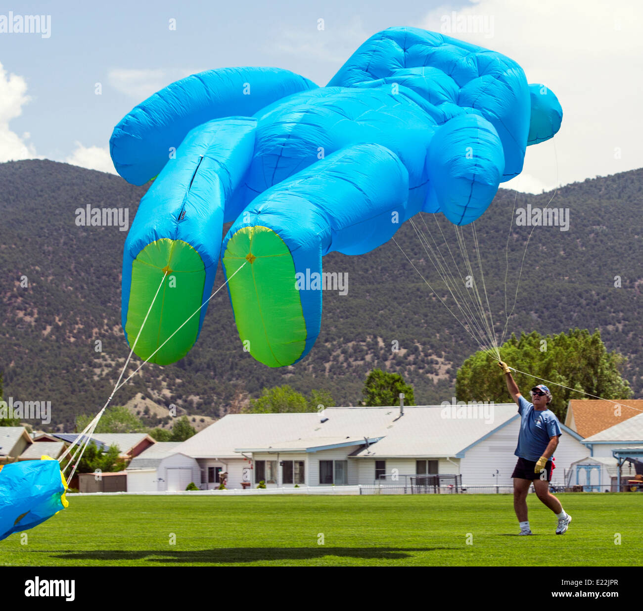 Launch kite hi-res stock photography and images - Alamy