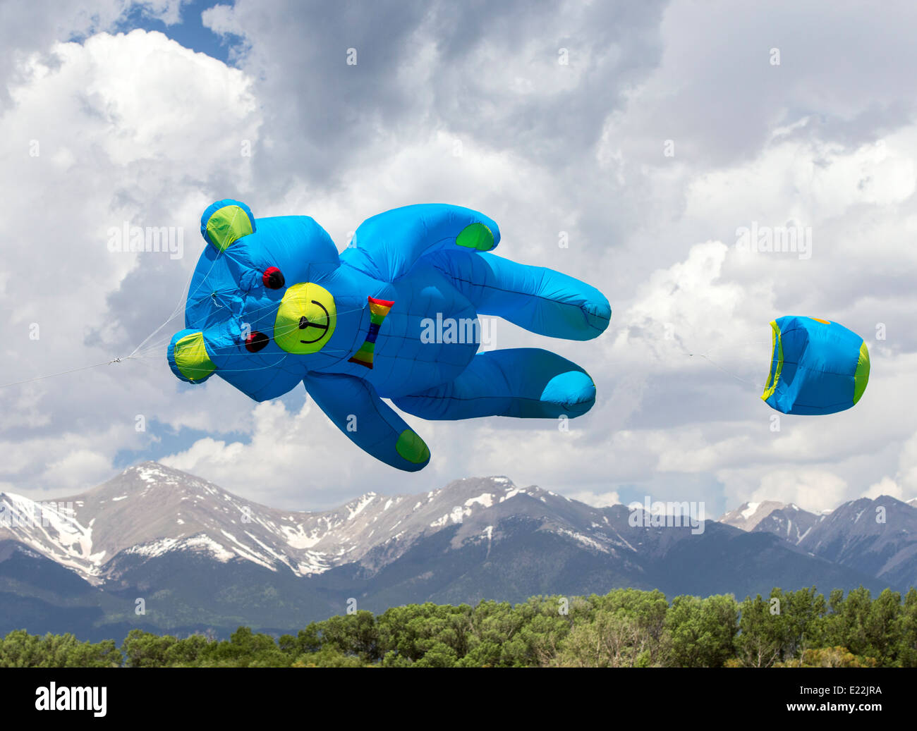 High flying bear hi-res stock photography and images - Alamy