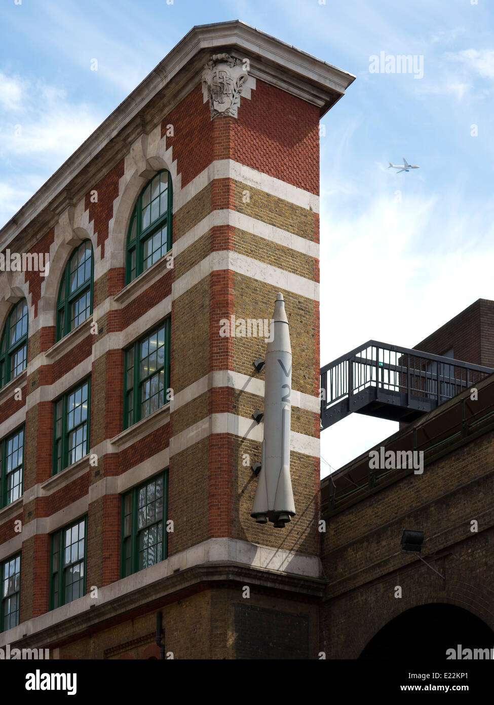 The end brick building opposite platform 1 of London Bridge Station ...