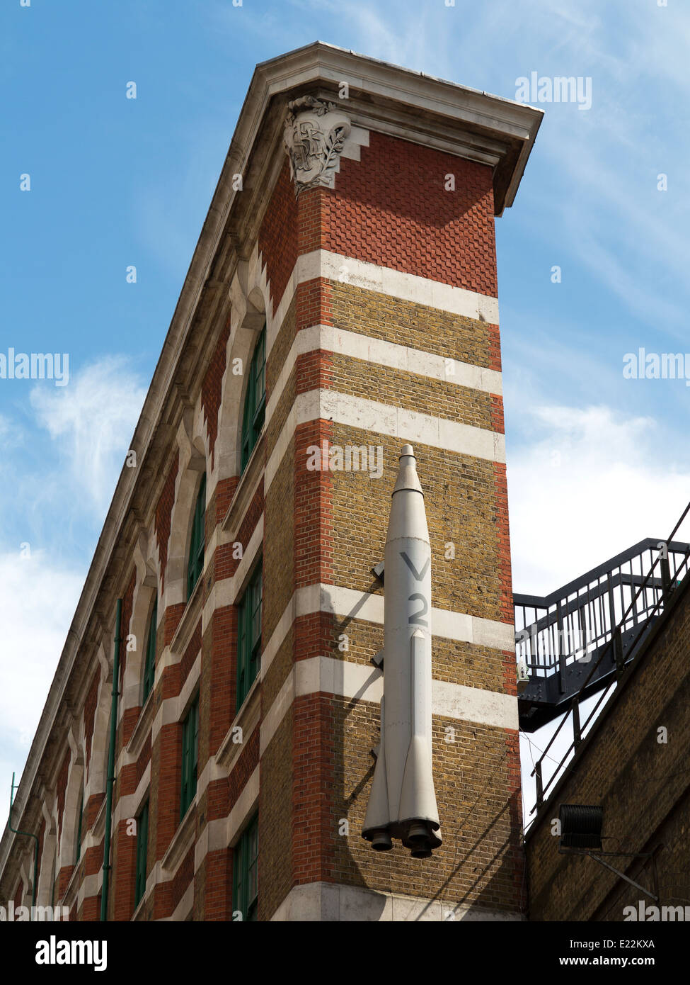 The end brick building opposite platform 1 of London Bridge Station ...